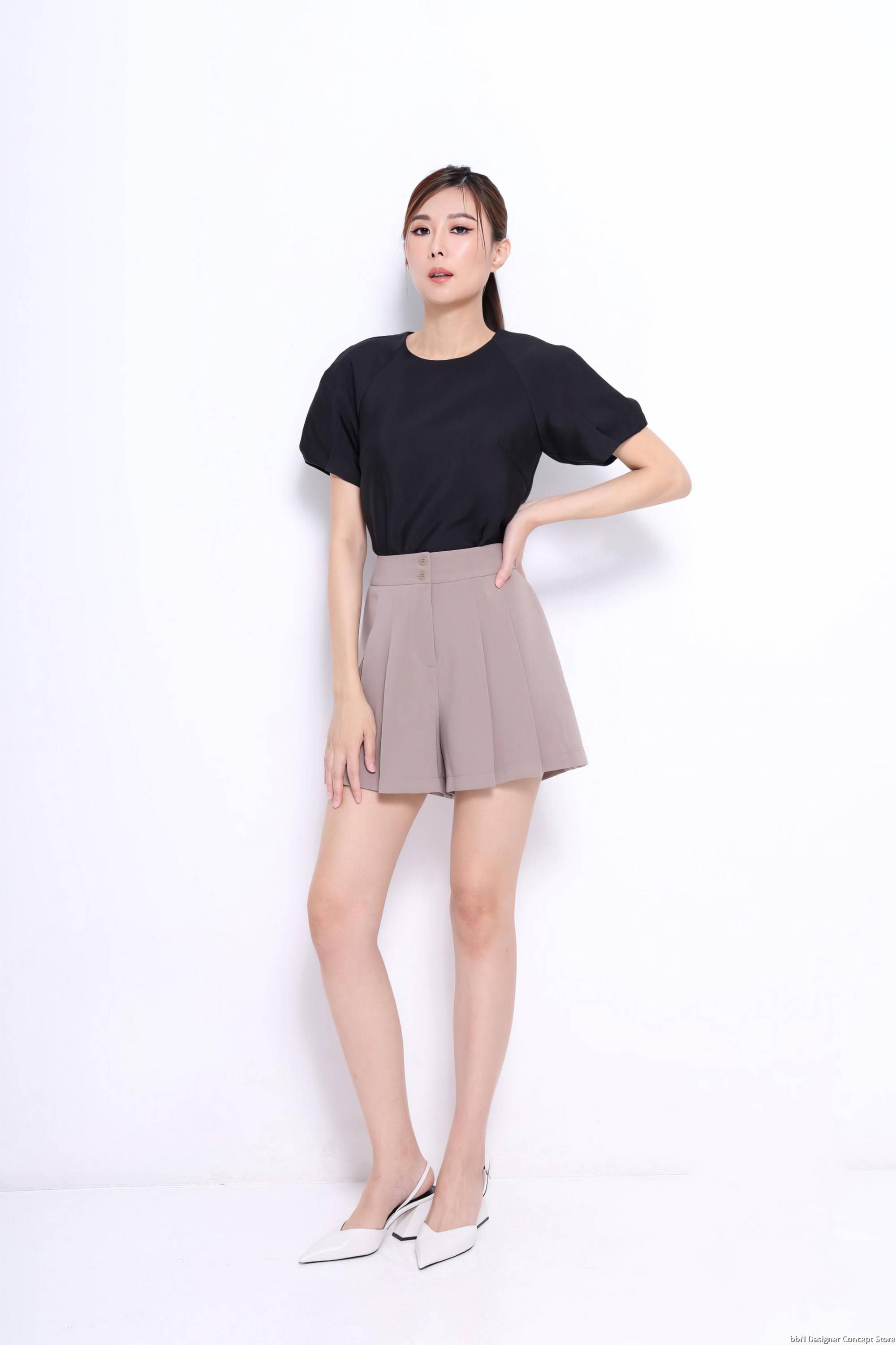 Pleated Front Button Detail Shorts P575
