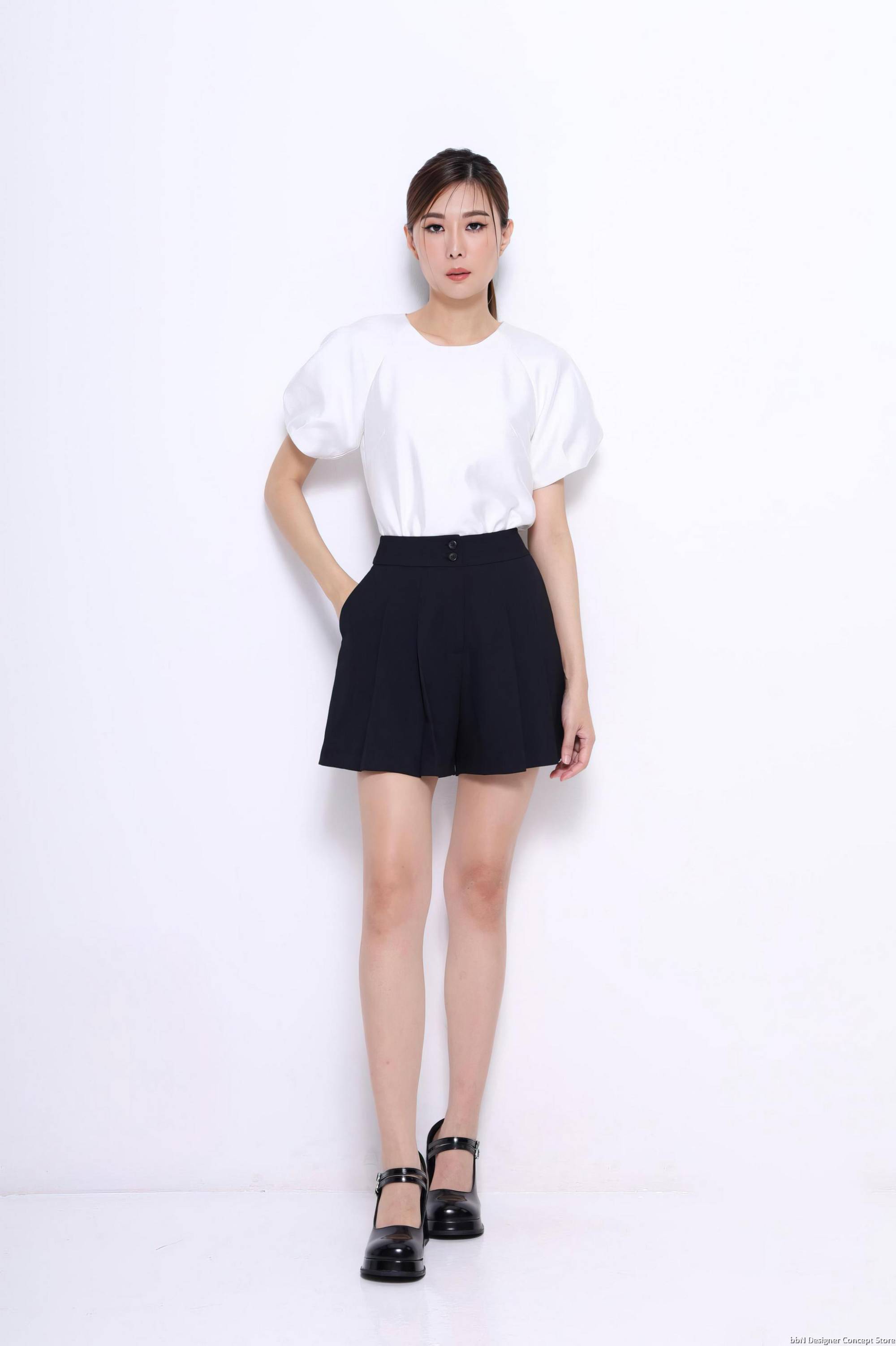 Pleated Front Button Detail Shorts P575