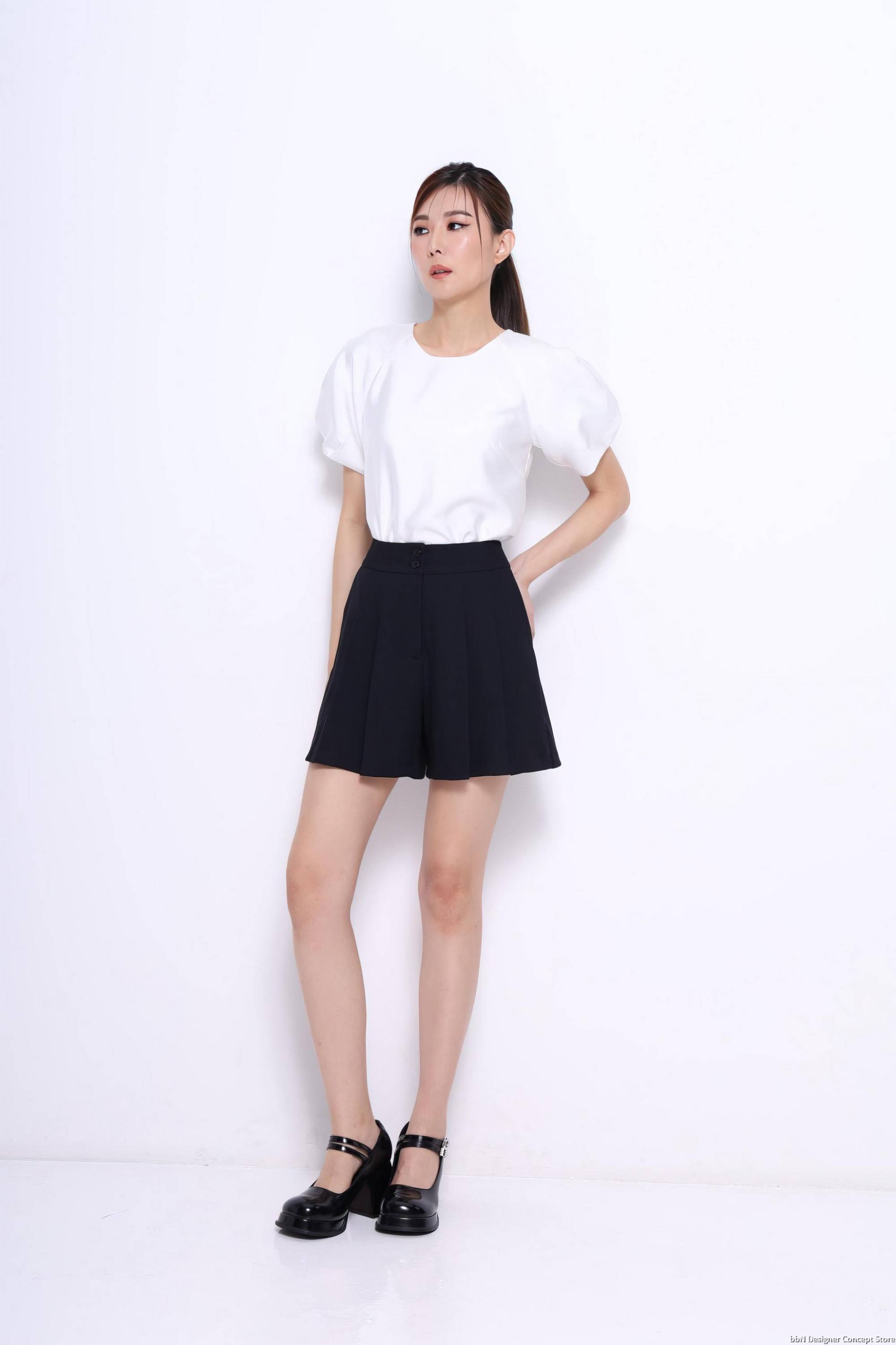 Pleated Front Button Detail Shorts P575