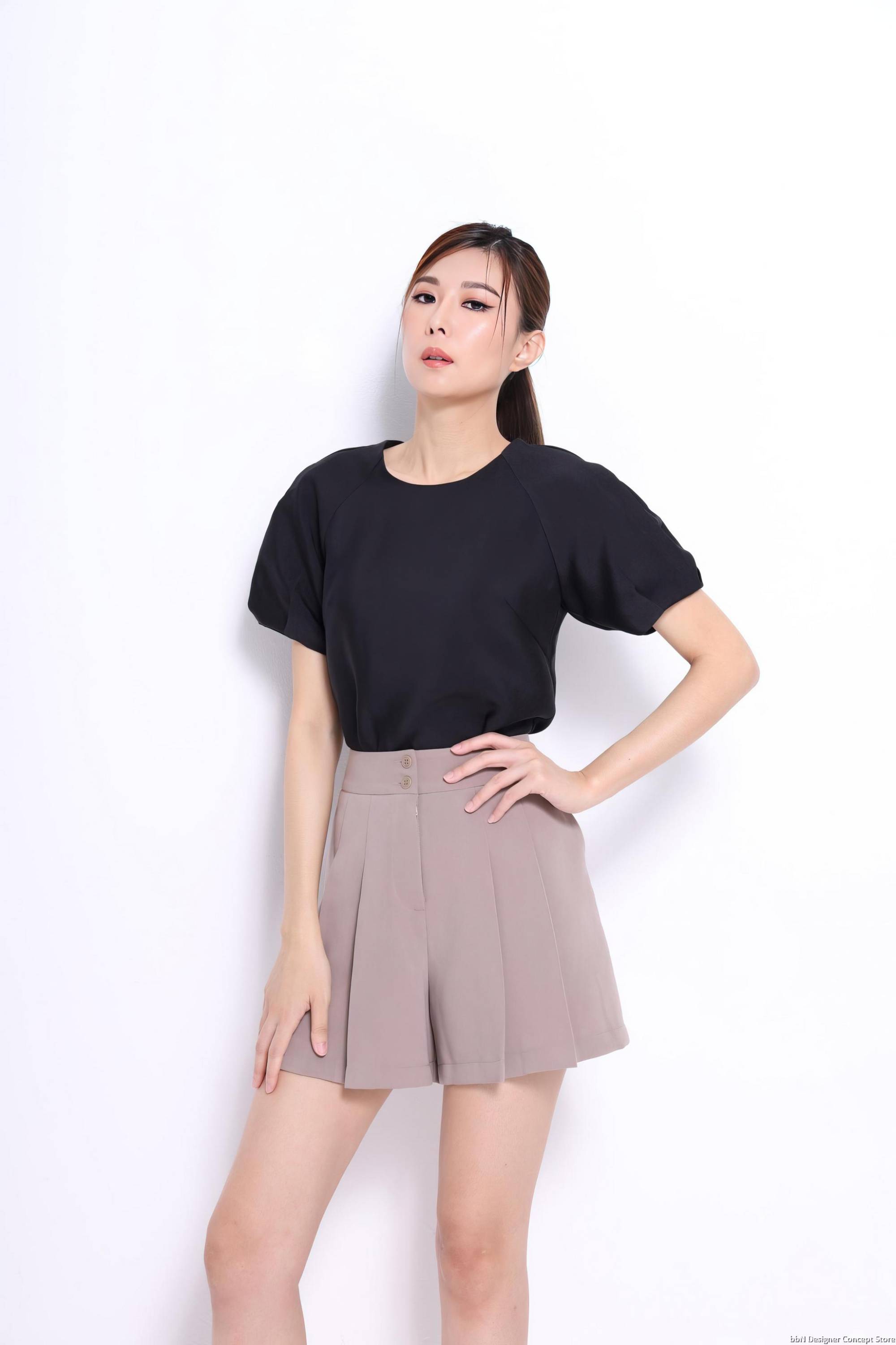 Pleated Front Button Detail Shorts P575