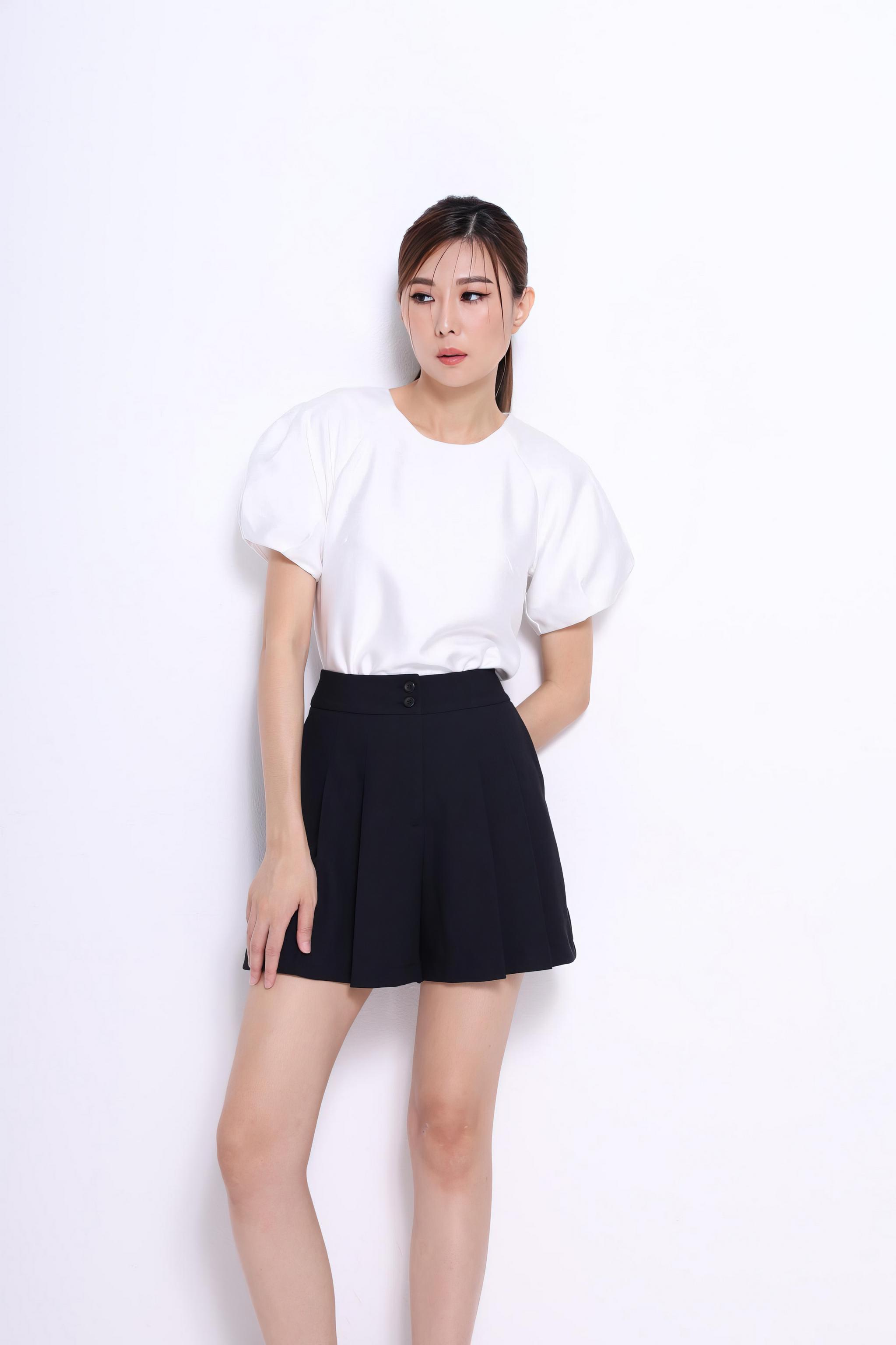 Pleated Front Button Detail Shorts P575